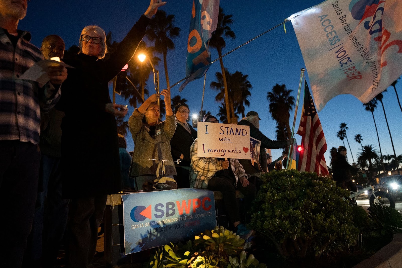 Candlelight vigil mourns victims of ICE killings and violence in ...